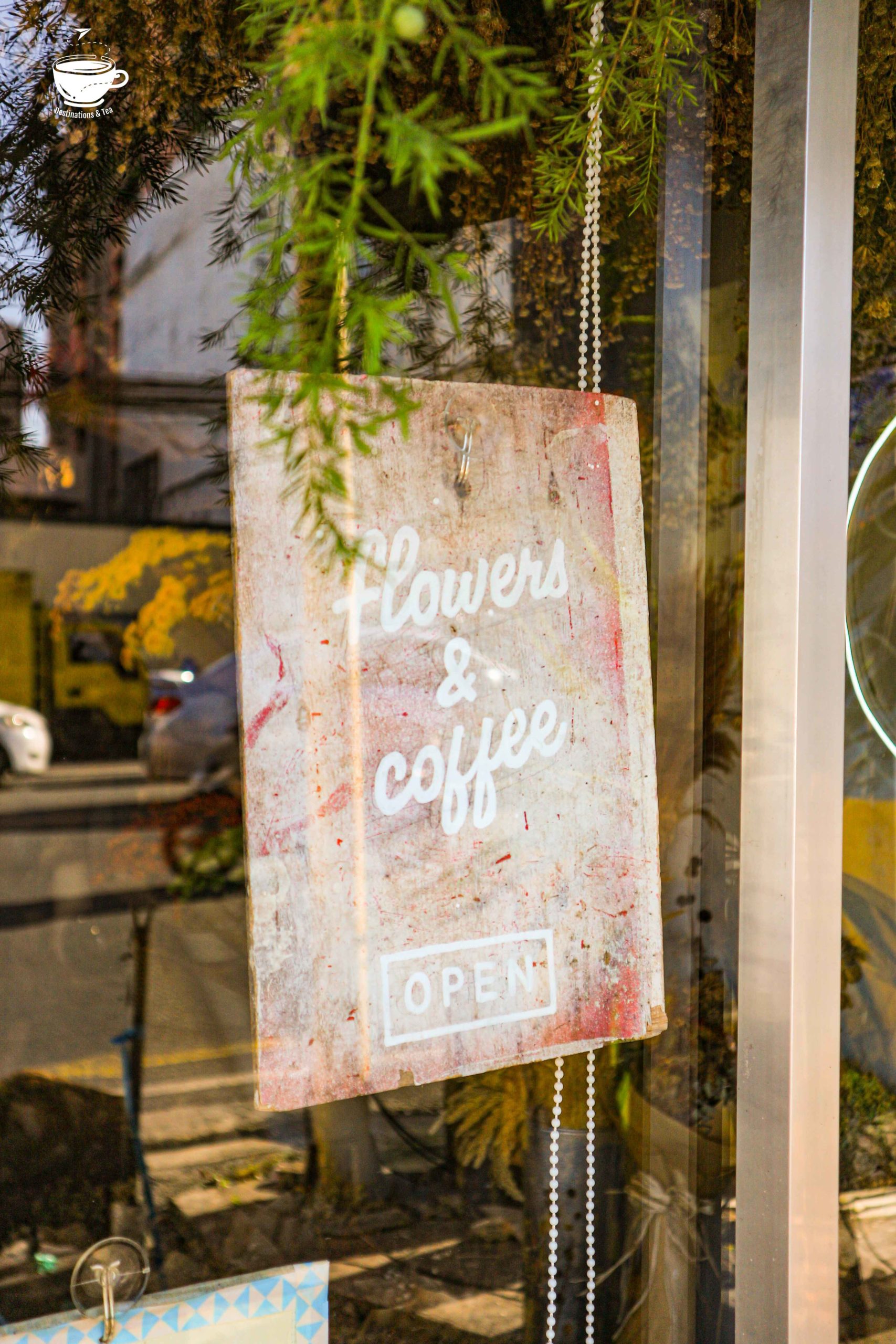 Flower Ranch Cafe: Little Dreamy Cafe Filled With Flowers ...