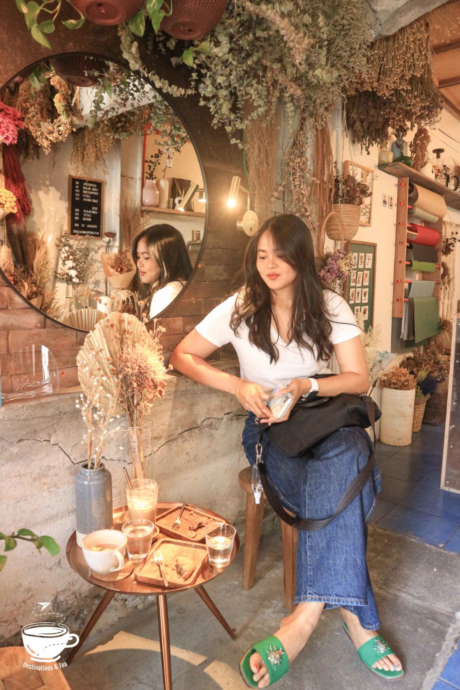 Flower Ranch Cafe: Little Dreamy Cafe Filled With Flowers ...