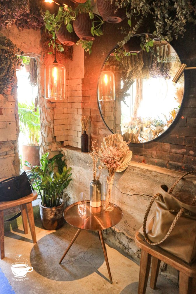 Flower Ranch Cafe: Little Dreamy Cafe Filled With Flowers ...